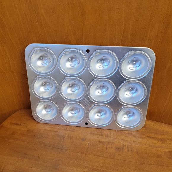 Wilton | Kitchen | 994 Wilton 12 Pumpkin Mini Cake Pan | Poshmark